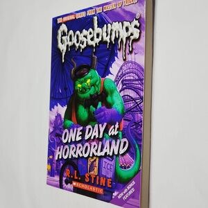 Scholastic | Other | Goosebumps One Day At Horrorland Book | Poshmark
